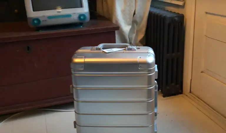 Top 5 Best Aluminum Luggages [November 2025 Review] - MetalProfy