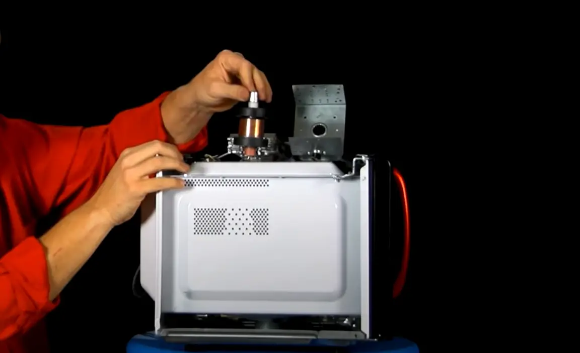 Can You Put Metal in a Convection Microwave Oven? - MetalProfy