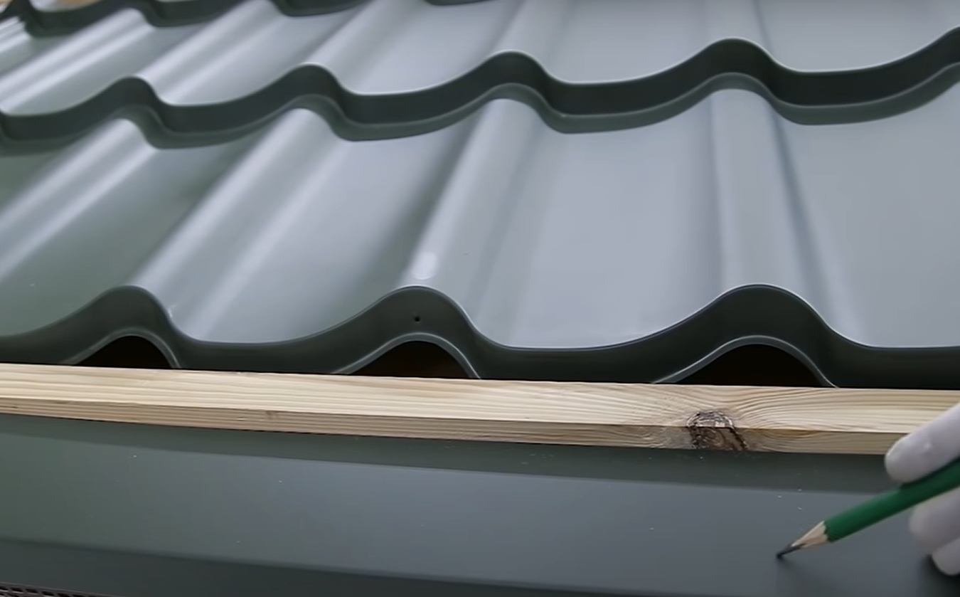 Metal Roof vs. Shingles in Cold Climate: Which is Better? - MetalProfy