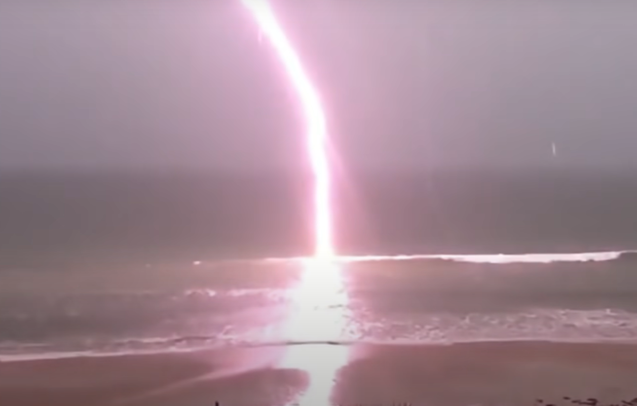 Does Aluminum Attract Lightning? - MetalProfy